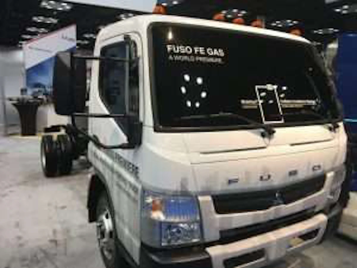 Mitsubishi Fuso debuts gasoline powertrain for cabover | Trucks, Parts ...