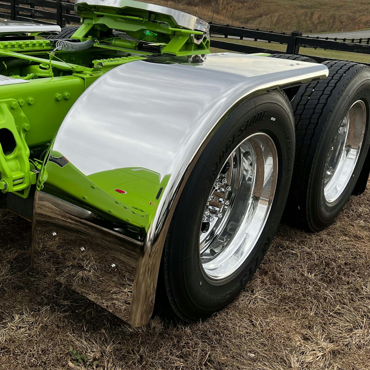 Hogebuilt debuts new brackets for Paccar models | Trucks, Parts, Service